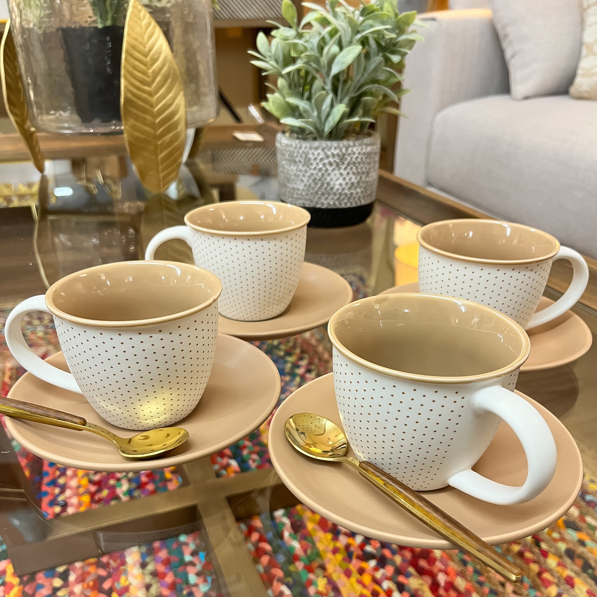 Tazas porcelana lunares blanco y rosa – Petra Decora