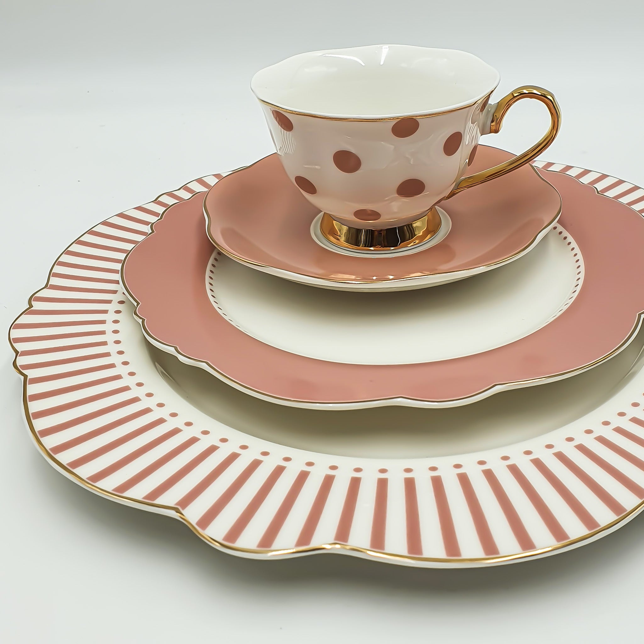 Taza y plato de té lunares rosa y blanco – Petra Decora